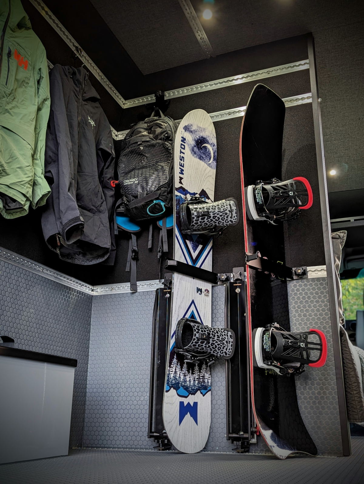 Ski/Snowboard L-Track Racks - CARRVE